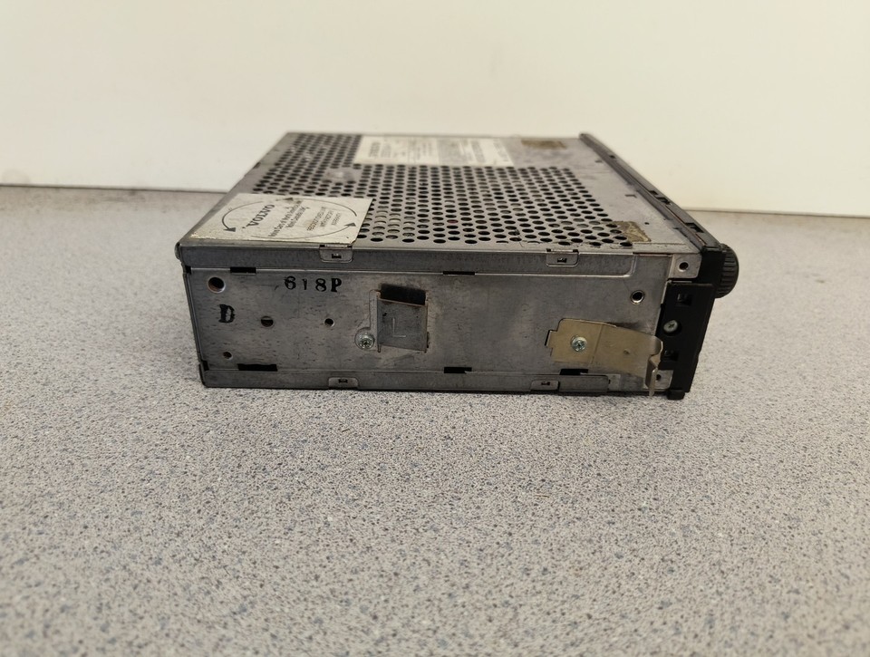 VOLVO 740 760 940 RADIO STEREO CASSETTE PLAYER AM FM RECEIVER 3533164 ...