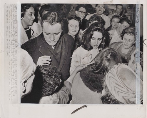 HOLLYWOOD BEAUTY ELIZABETH TAYLOR CANDID RICHARD BURTON PORTRAIT 1964 ...