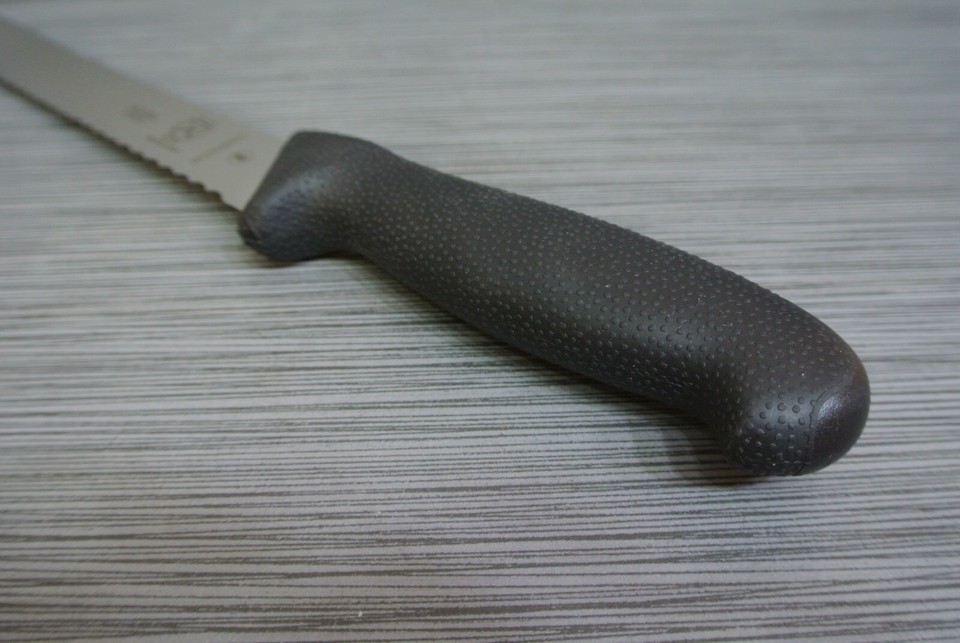 Mercer Millennia 8" Commercial Serrated Bread Knife M22509KEC Logo Deli ...