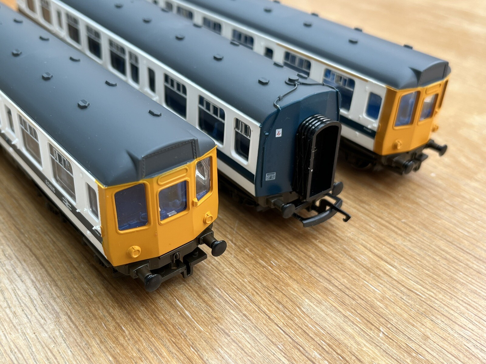 Hornby R698 OO Gauge Boxed BR 1970s Livery Class 110 DMU 3 Car Set for ...
