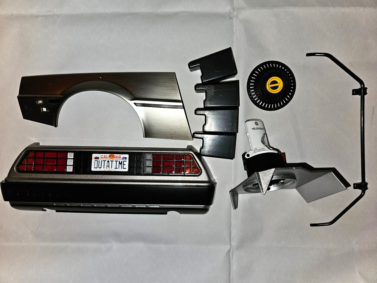 Eaglemoss Back to the Future Build The Delorean 1-46 Time Machine ...