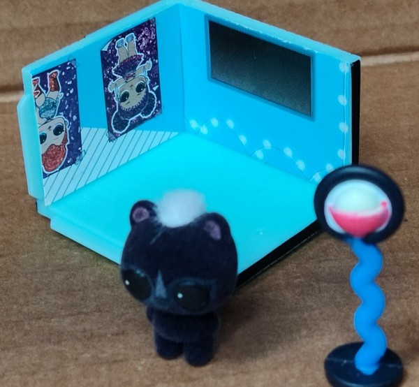 LOL Surprise Minis Sniff Tiny Fuzzy Pet Animal Tots Skunk Doll Light #5 ...