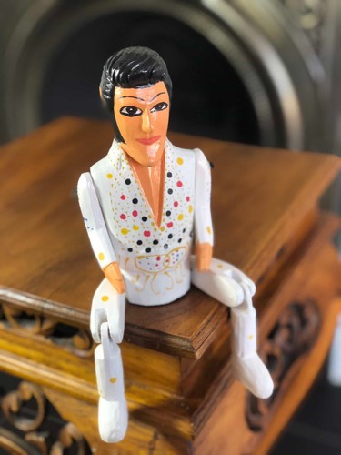 Wooden Shelf Sitter Elvis Presley Dangling Legs Bookshelf Ornament 15cm ...