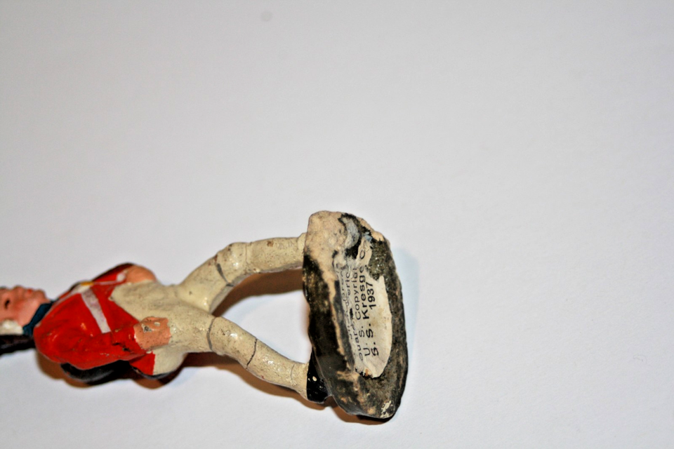 12 vintage S.S. Kresge Co. toy soldier's w/ label Elastolin-Lineol ...