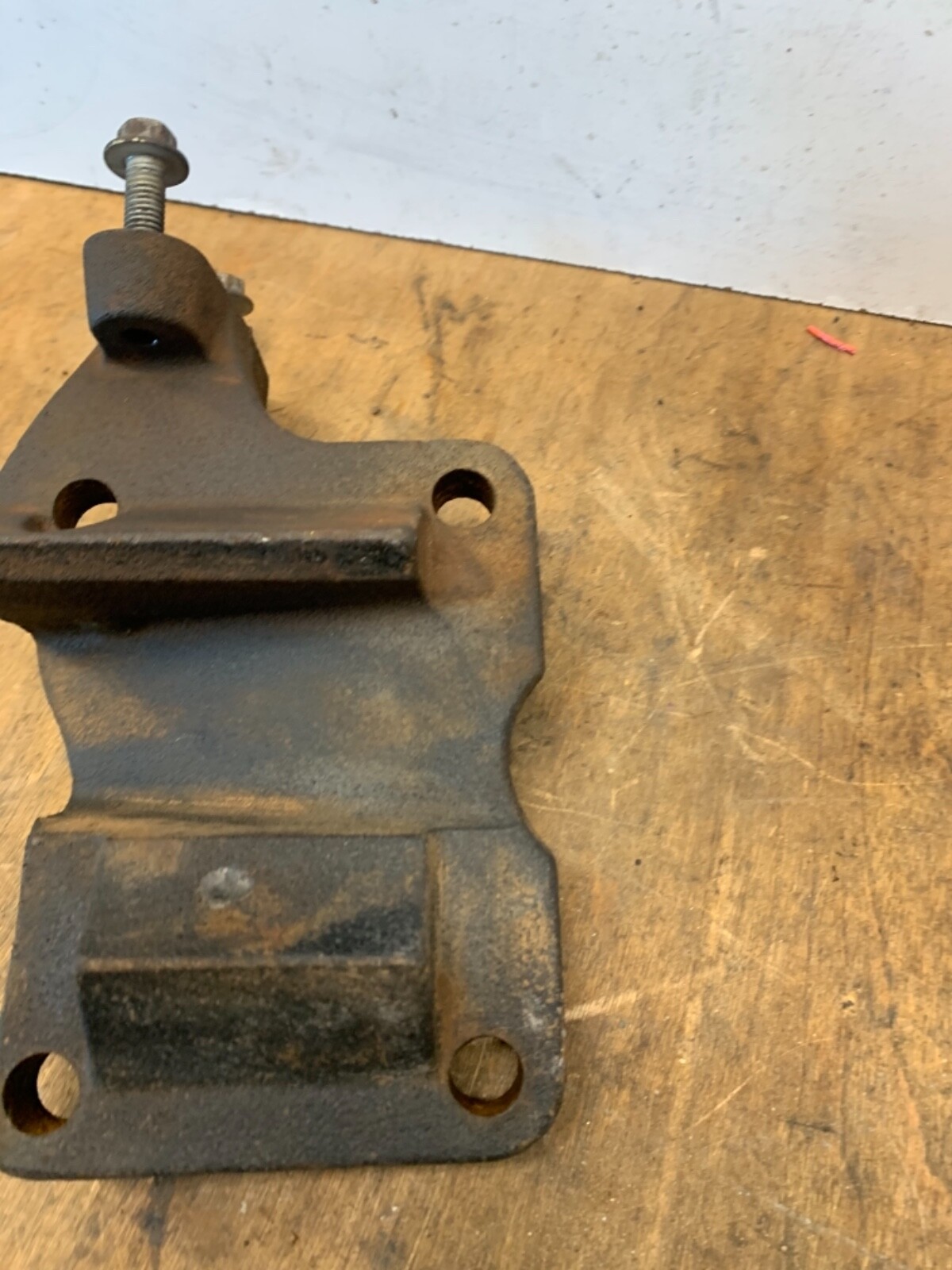 99 Ford F350 4X4 Front Axle Bracket Sway Bar Mount F81A-5A316-AE | eBay