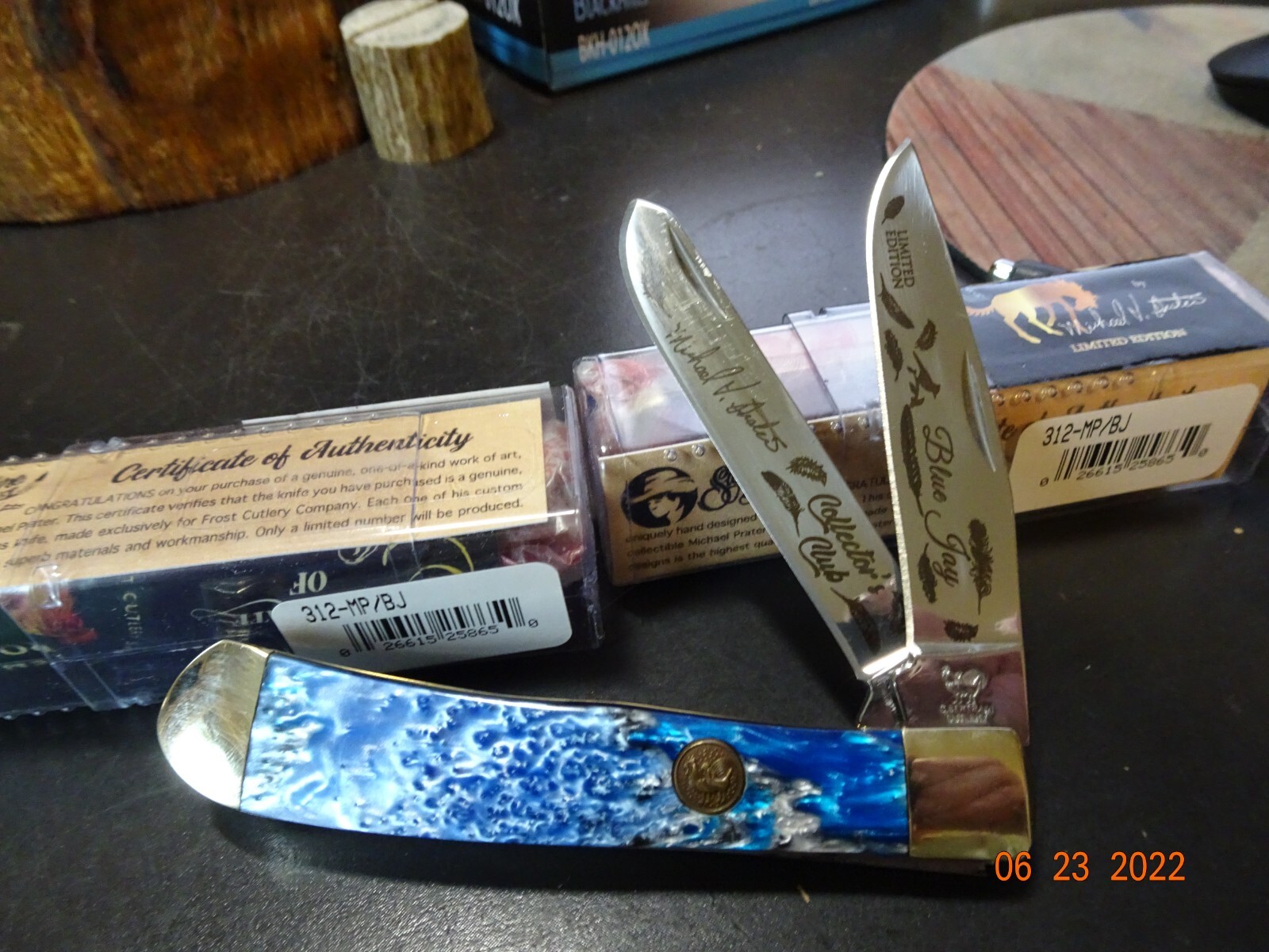 MICHAEL PRATER & HEN & ROOSTER COLLECTORS CLUB 4 1/8" TRAPPER BLUE JAY ...