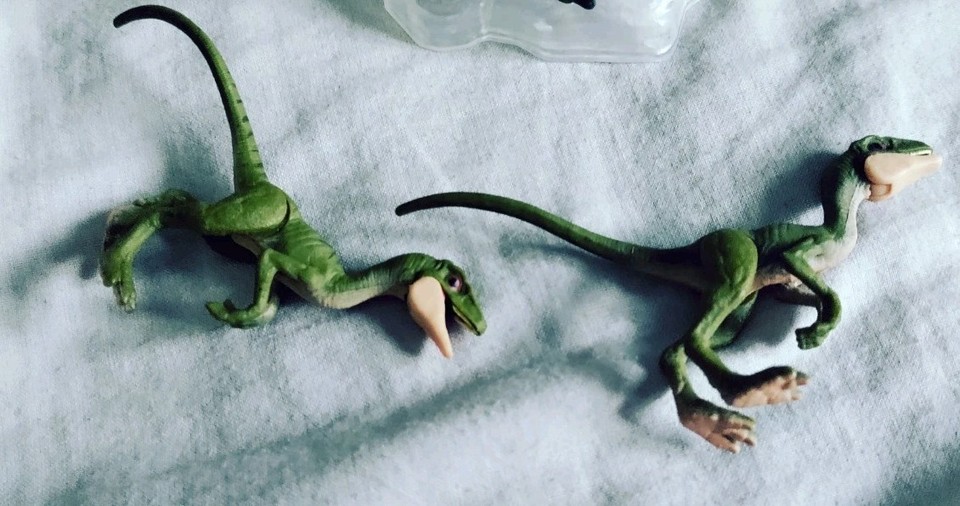 Jurassic World Amber Collection Baby T Rex And Two Compsognathus ...