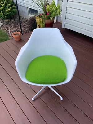 VTG WHITE BURKE FIBERGLASS SHELL CHAIR SWIVEL PROPELLER TULIP DESIGNER ...