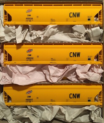 HO Accurail 3334 Chicago North Western ACF 3-Bay Covered Hopper Kit (3 ...