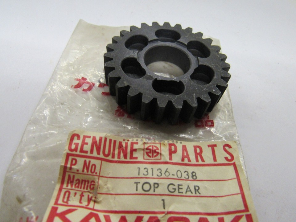 Kawasaki NOS NEW 13136-038 Top Drive Shaft Gear S1 S2 S3 KH KH400 KH250 ...