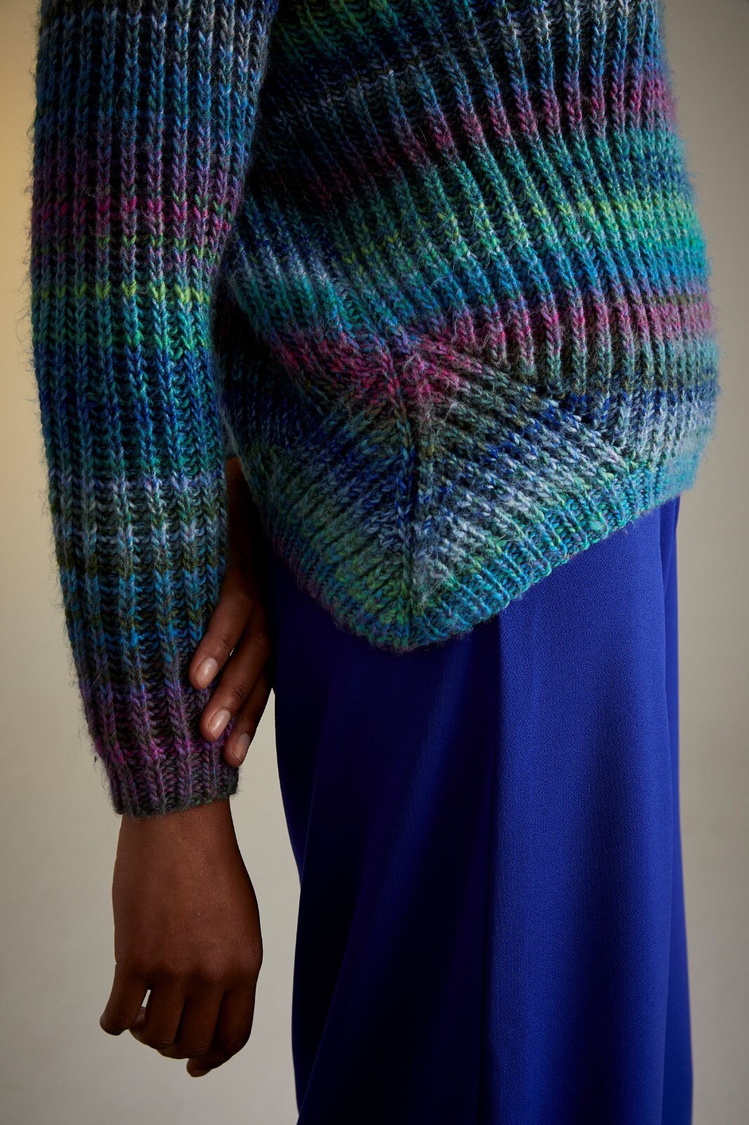 Sirdar Jewelspun Aran Knitting Pattern - 10714 Ladies Sweater & Scarf ...