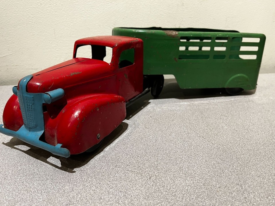 Vintage 1930s Wyandotte Express Pressed Steel Truck & Cattle Hauler ...