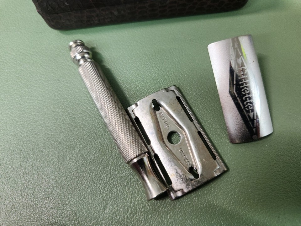 Vintage GILLETTE Tech 3 PC Silver Tone Double Edge Safety Razor w ...