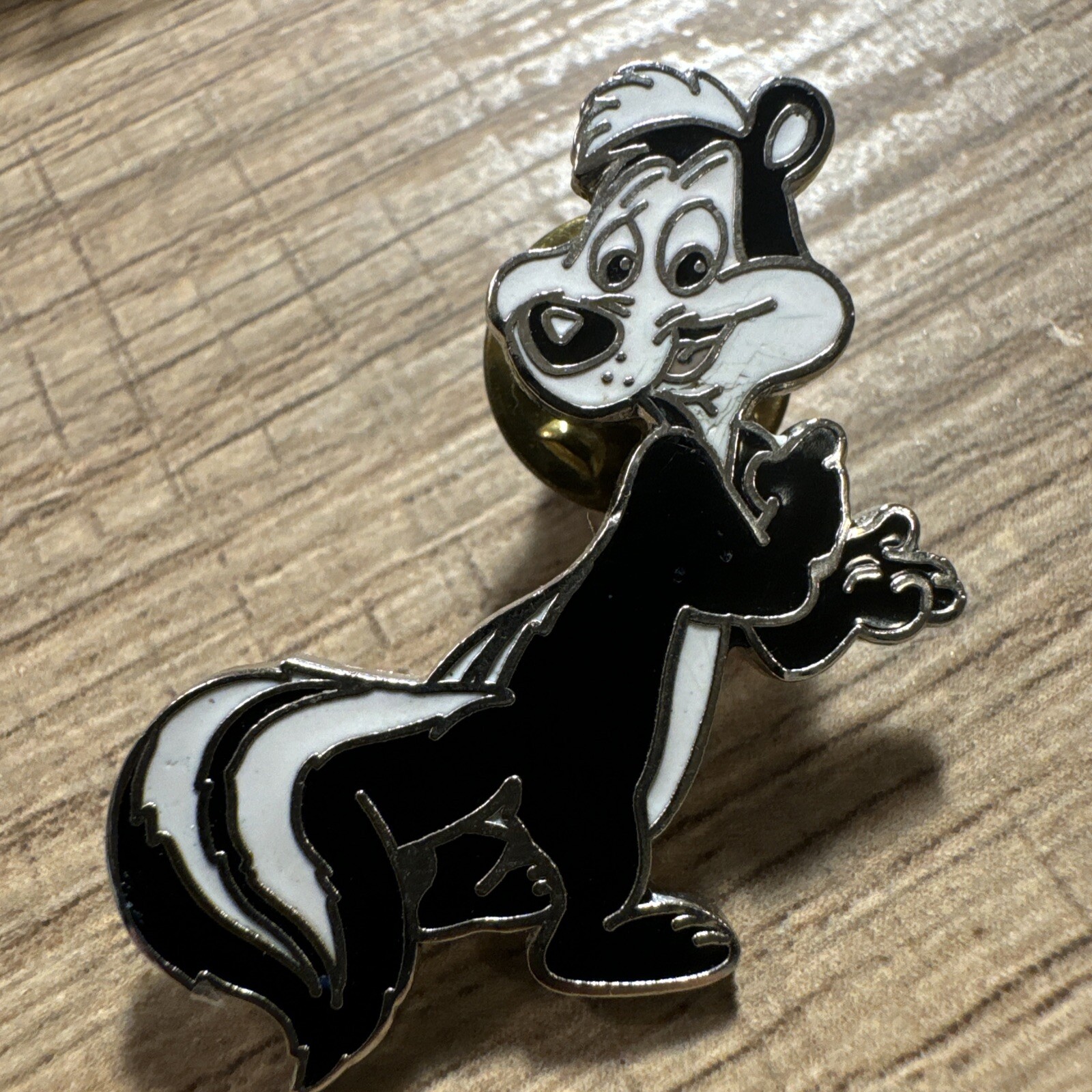 1993 Pepé Le Pew Skunk Vintage Looney Tunes Tie Tack Gem 5771