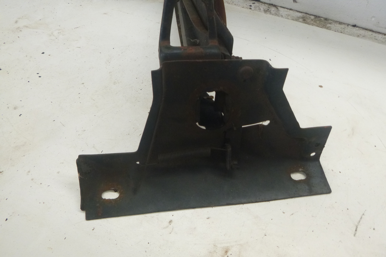 FORD XC FALCON BONNET LOCK AND SUPPORT | eBay