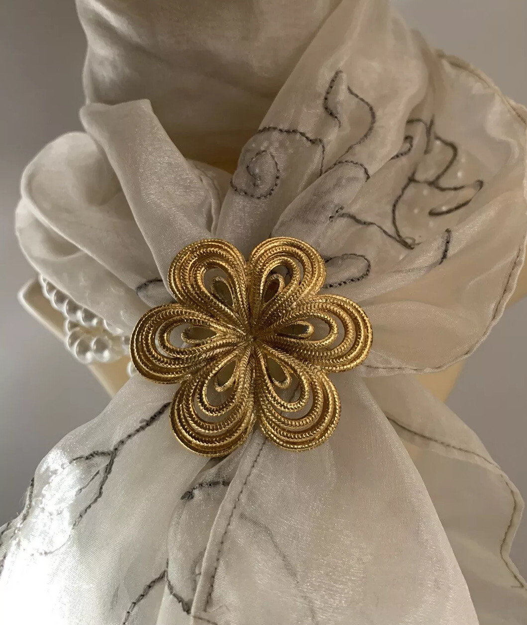 Vintage 1970s Ladies Looped Flower Shaped Gold Toned Scarf Ring Clip ...