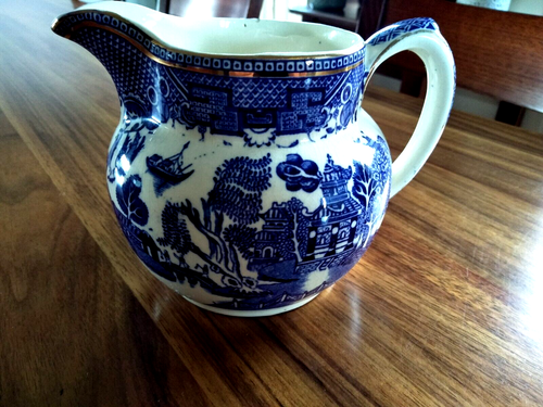 ANTIQUE WILLOW PATTERN VASE BLUE AND WHITE MADE IN EINGLAND | eBay