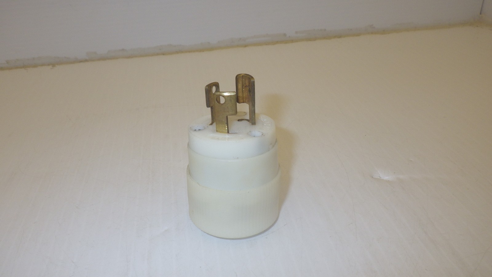 BRYANT MALE PLUG NEMA L7-15P 15A 277V TURN & PULL | eBay