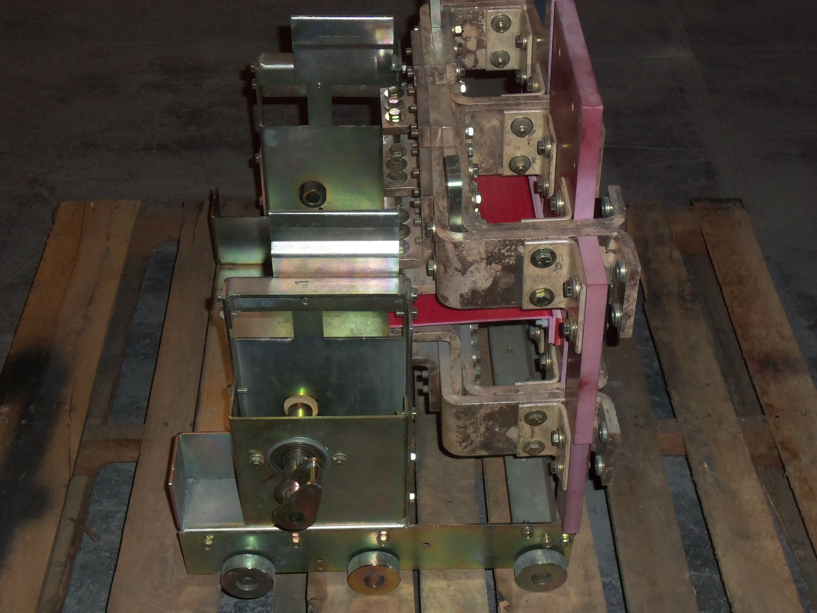 EATON CUTLER HAMMER MAGNUM AIR CIRCUIT BREAKER CELL CRADLE CHASSIS 3000 ...