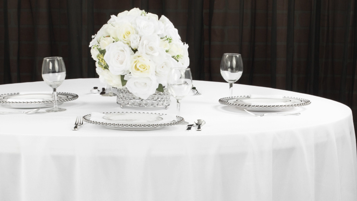 Mesa De Boda Formal De Marfil Qué Arreglos Florales Elegir Según El