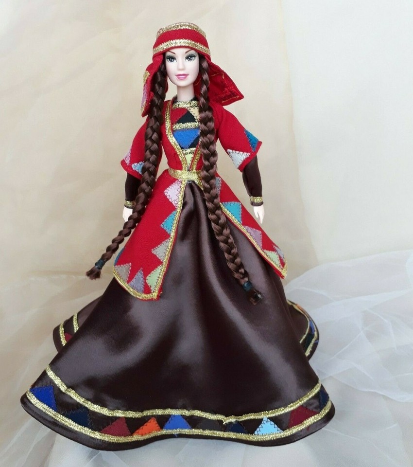 Barbie Doll with National Costume Georgia | eBay.de