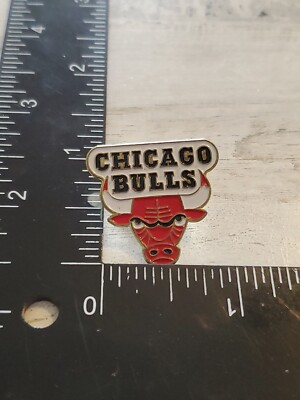 Vintage NBA Chicago Bulls pin badge Basketball F3 | eBay