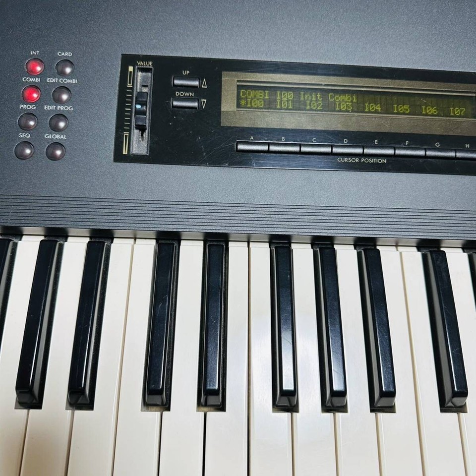 Korg M1 61-Keys Keyboard Synthesizer Music Workstation Black keyboard ...