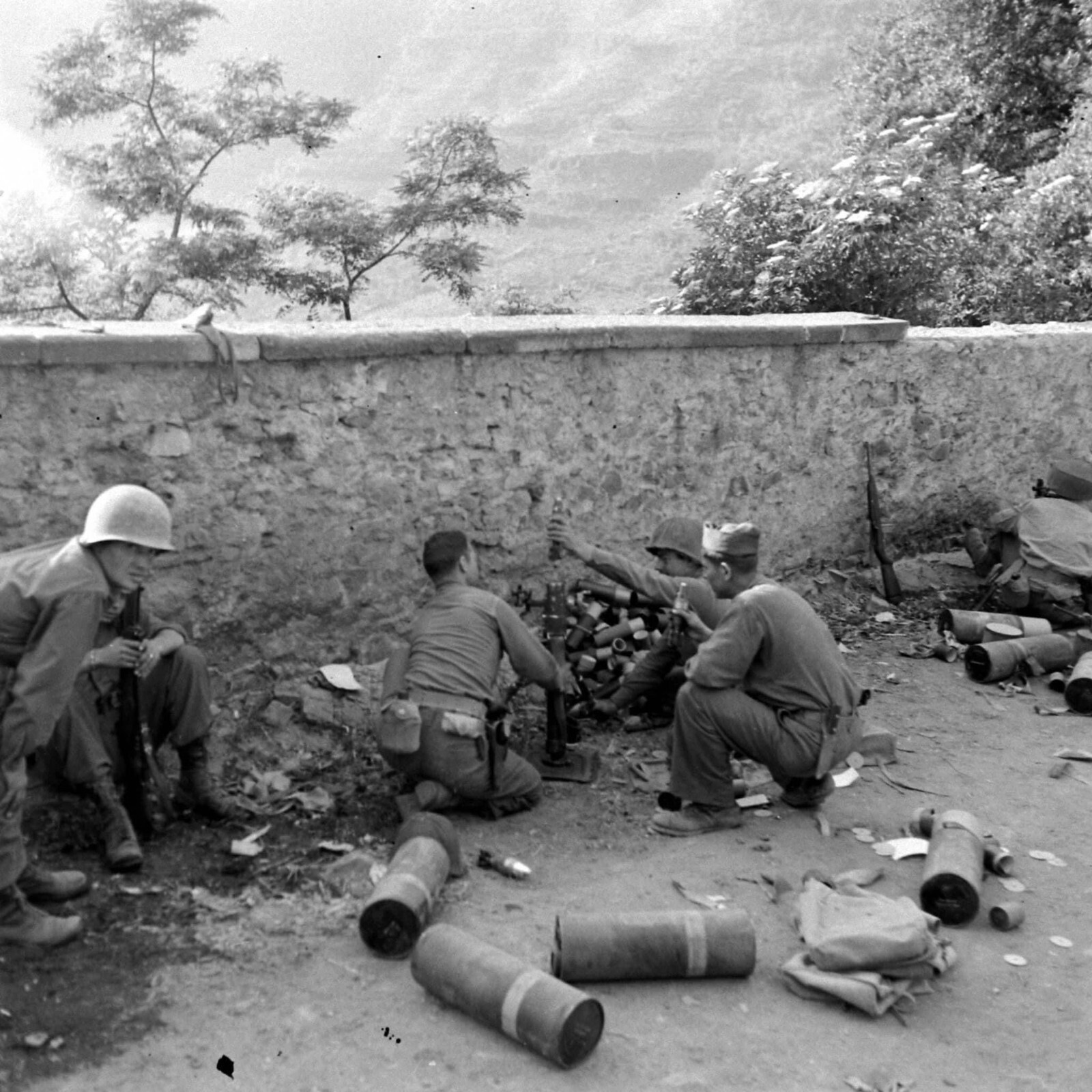 WW2 WWII Photo World War Two / US Army Soldiers in Action Rome Italy ...