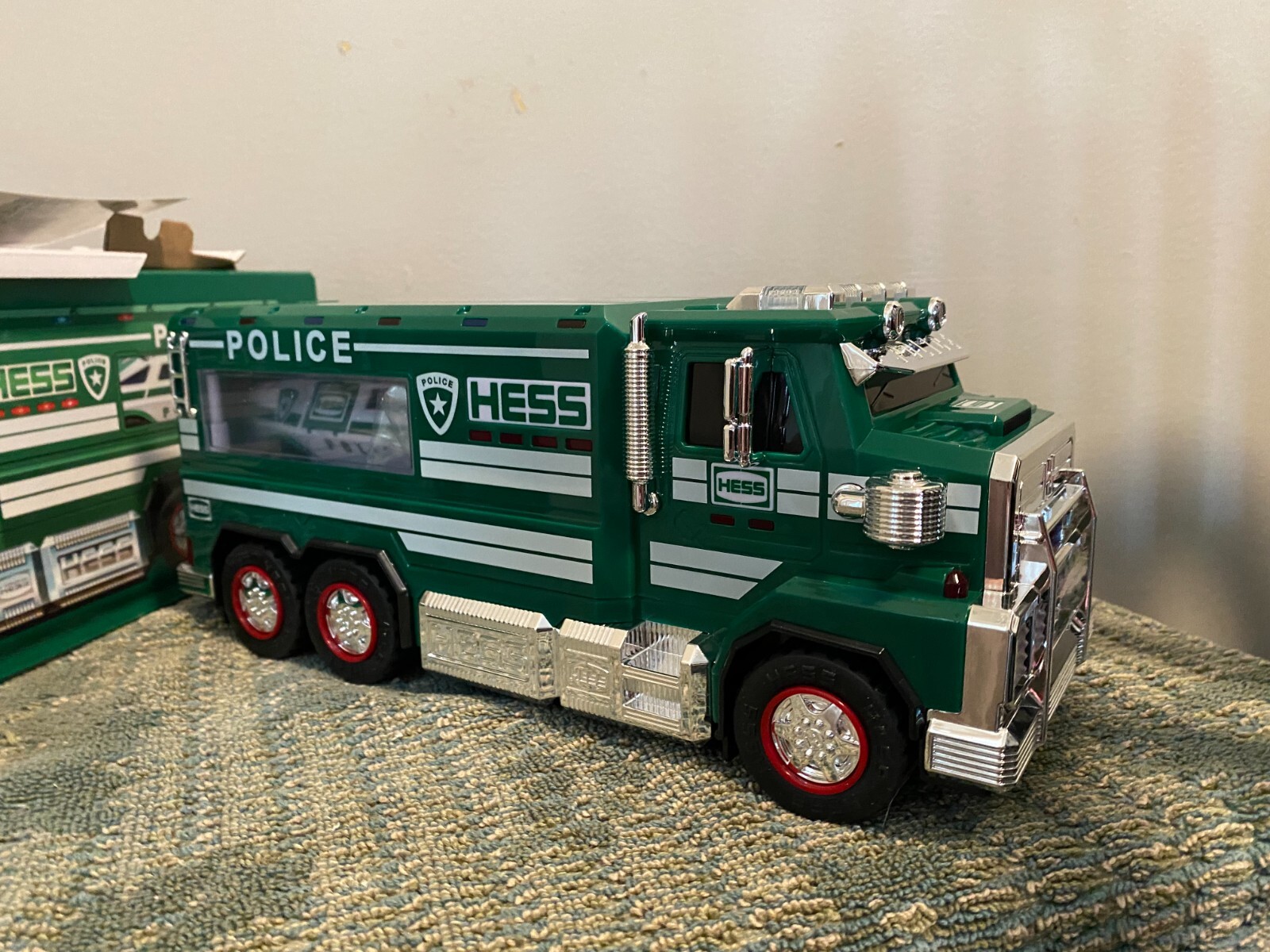 Hess 23 Hess Police Truck & Cruiser in its original box w/LED-lights ...