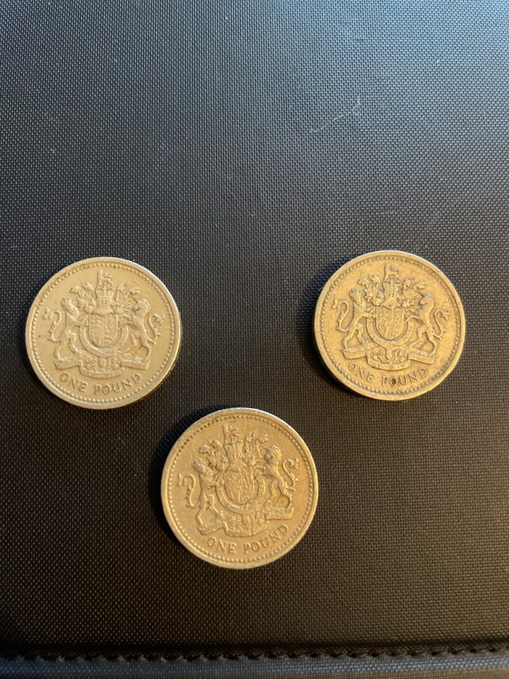 3x 1983 pound coin £1, Queen Elizabeth II "Decus Et Tutamen" British ...