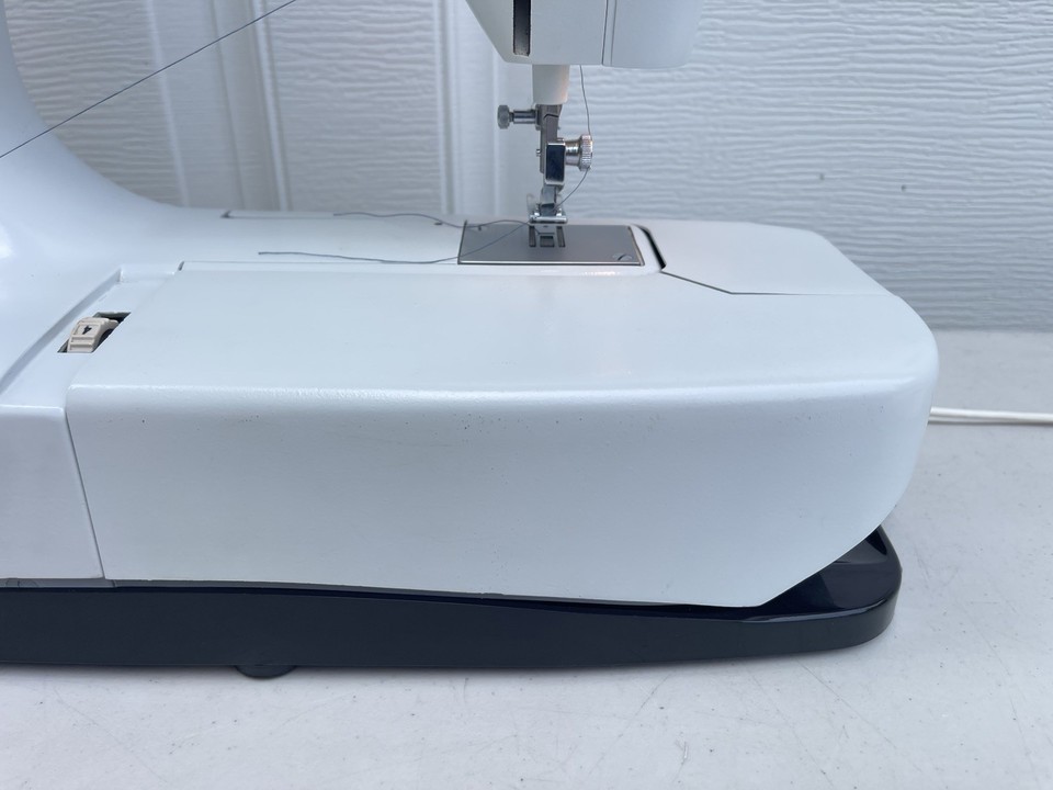 Necchi Lydia Mk2/542 -544 Sewing Machine With Instruction & Accessories ...