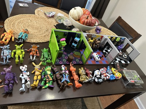 FNAF Five Nights At Freddy’s Action Figure And Room Lot! Funko Snap ...
