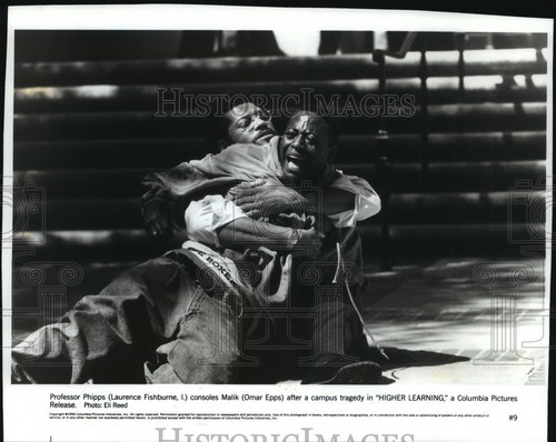1995 Press Photo Laurence Fishburne consoles Omar Epps in "Higher ...