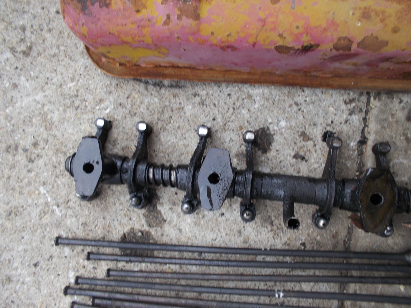 Farmall H HV Tractor engine motor push rod rods rocker arm oil line ...