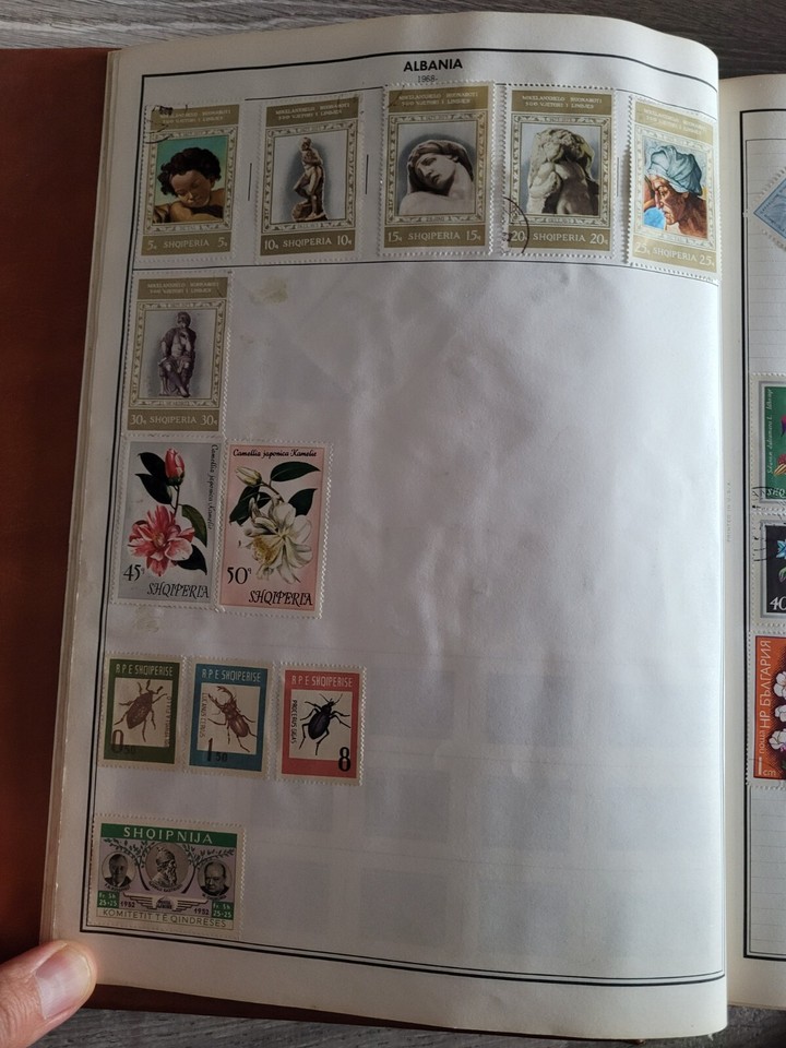 BIG & THICK HARRIS STAMP ALBUM WITH 10,800 WORLDWIDE STAMPS, VERY GOOD ...