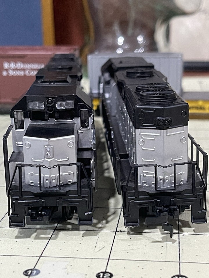 Life Like HO Powered &Dummy GP38-2 Diesel Loco R.R Donnelley & Sons ...