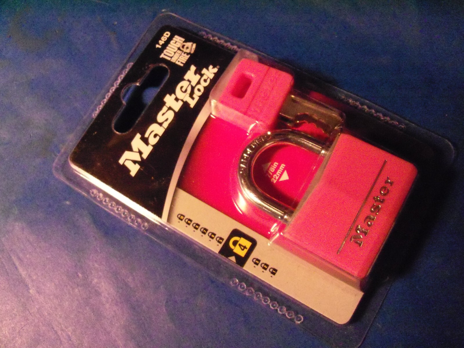 NEW Master Lock 146D Covered Aluminum Keyed Padlock, 1-9/16 inches ...