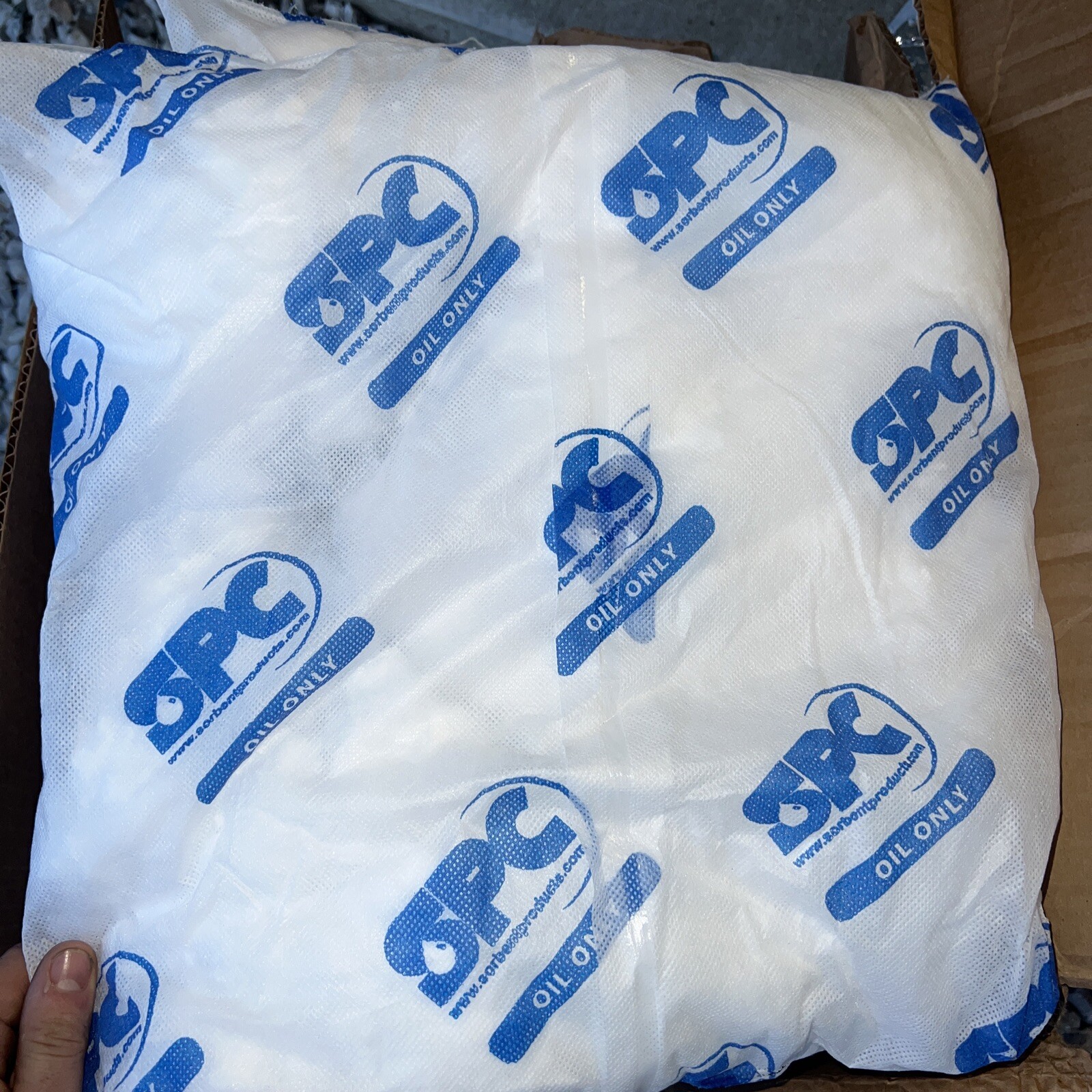 Brady Spc Absorbents Oil1818 Absorbent Pillow, Absorbs 28 Gal. Oil Only ...