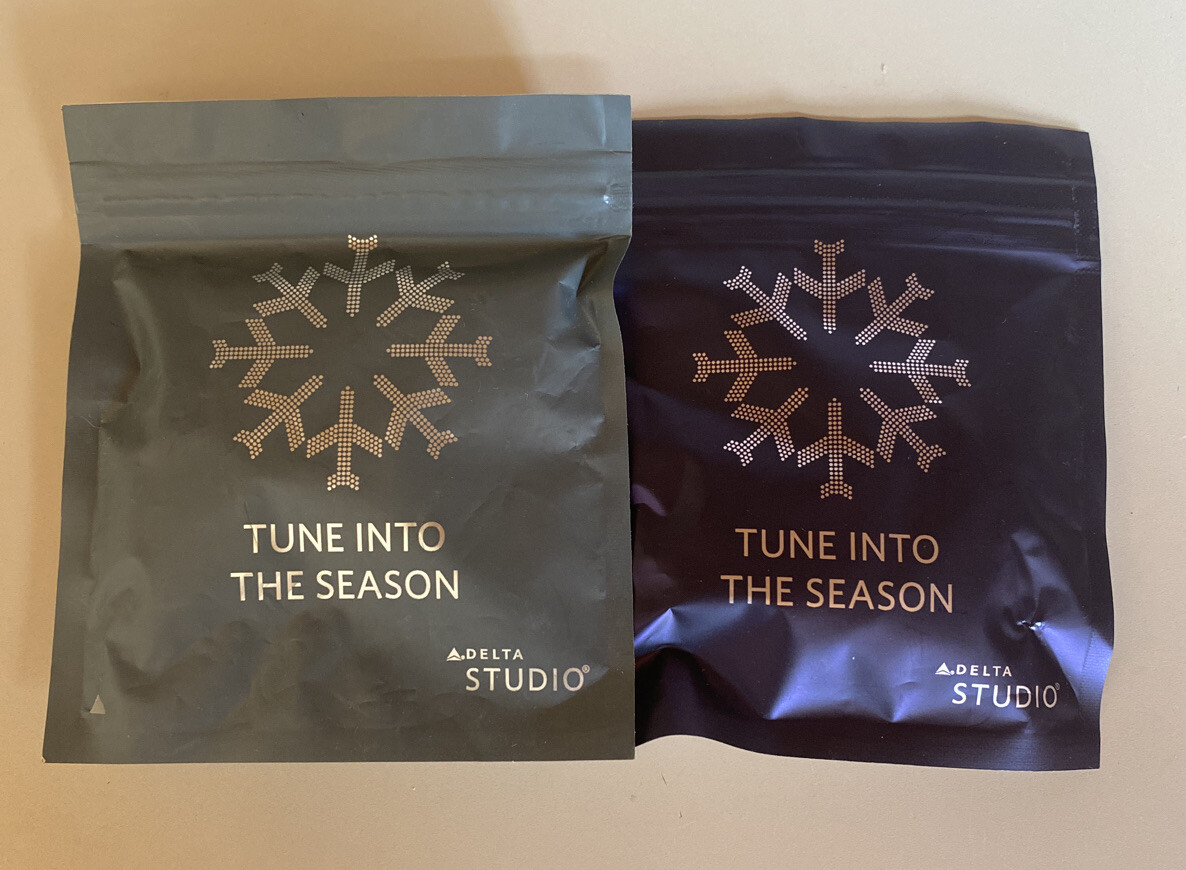 *NEW Lot of 2 DELTA Airlines Studio Billboard Earbuds Headphones EAR ...