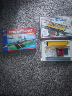 Life Like HO Scale Operating Gravel Unloader New Crossing gate Trains ...