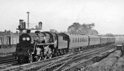 Photo 6x4 Basingstoke - Waterloo train approaching Wimbledon Merton ...