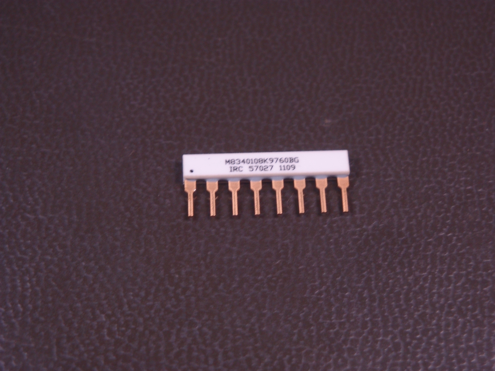 M8340108K9760BG IRC TaNFilm Precision SIP Network 976 Ohm 0.1% 0.48W 8 ...