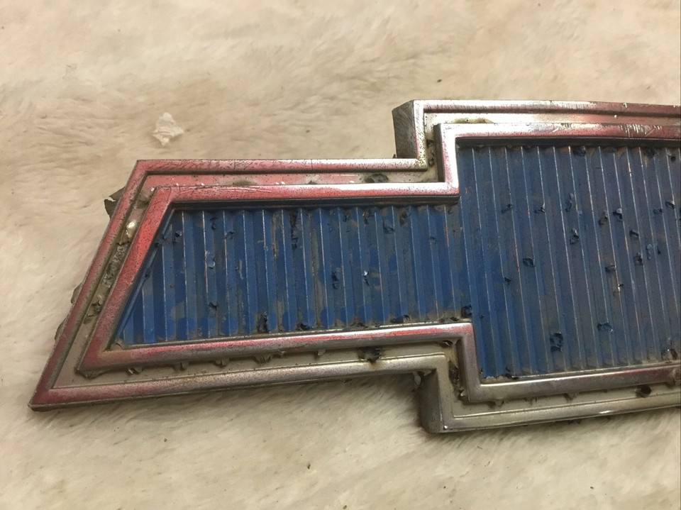 VINTAGE CHEVY C60 TRUCK FRONT GRILLE EMBLEM OEM GM 3951712 | eBay