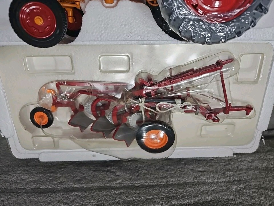 SpecCast 1/16 Minneapolis Moline U Gas Tractor With MM 3 Bottom Plow ...
