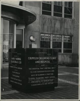 1955 Press Photo Alabama-Football creed statue for Crippled Childrens ...