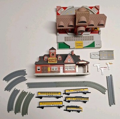 Galoob Vintage Micro Machines Train Station + Rio Grande Train & Tracks ...