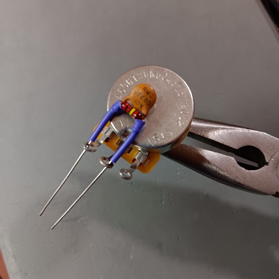 TREBLE BLEED "Tom DeLonge Spec V8", 680pF RMC Ceramic cap 220K Red ...