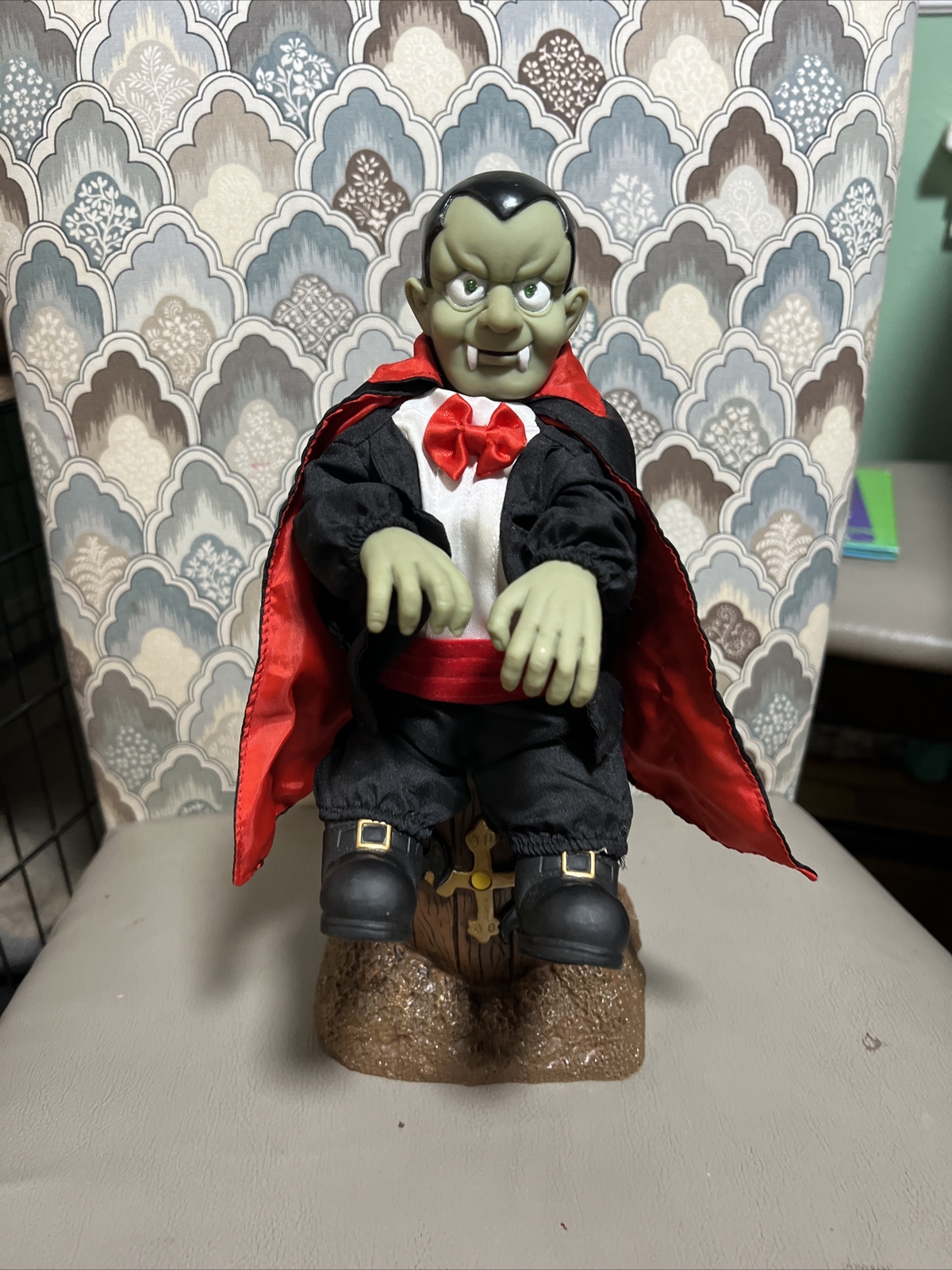 Dracula Animated Vampire Gravestone Halloween Decor Gemmy Motionette | eBay