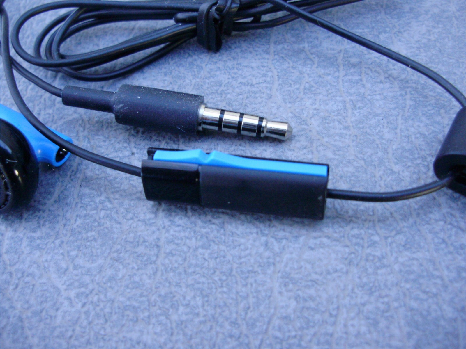 SONY PLAYSTATION 4 (PS4) MONO CHAT EARBUD with MICROPHONE 696227909129 ...