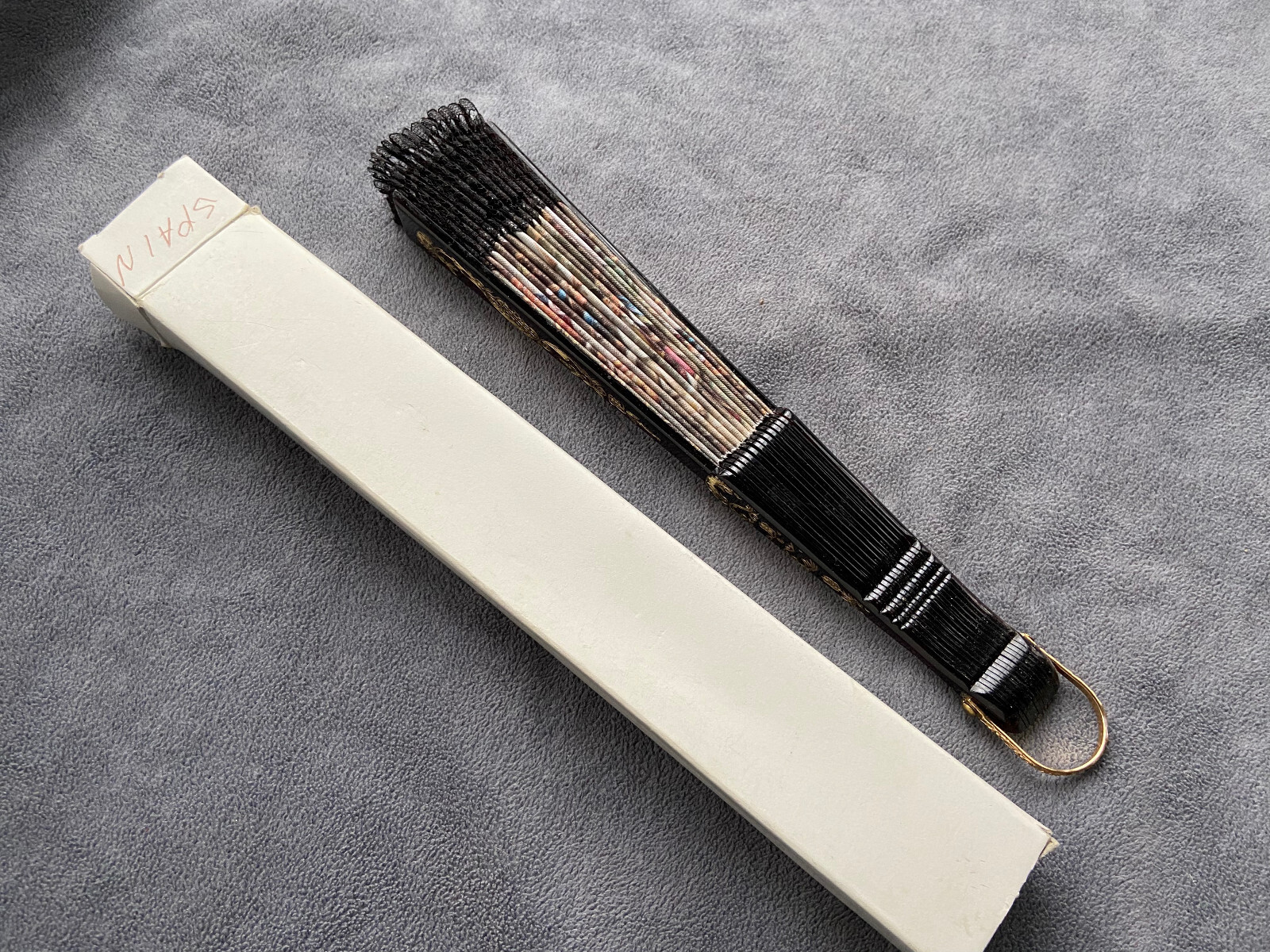 Vintage Colonial era Spanish lovers fan. Open size 9”… - Gem